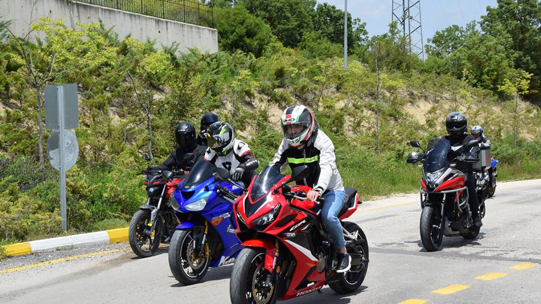 Bilecik'te 350 motorcu tarihi mekanları gezdi