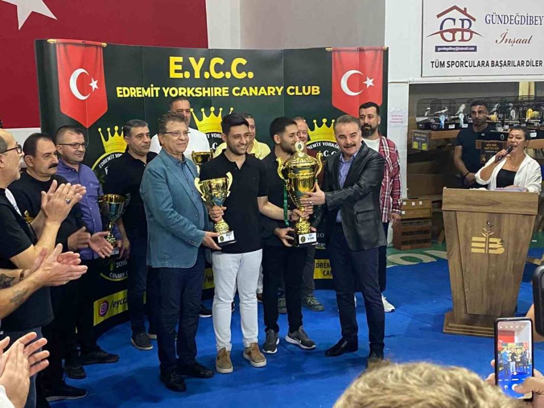 Büyüklüğünü görünce gözleri fal taşı gibi açıldı! Hayran hayran ...