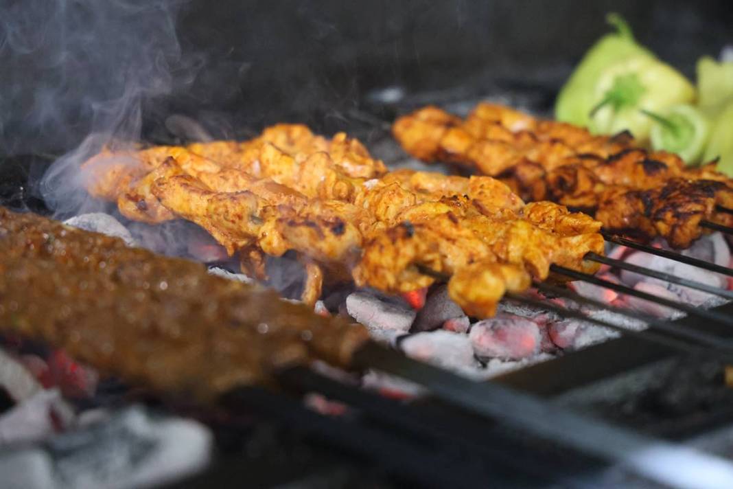O kentteki lokantada kebap fiyatlarını görenlerin gözleri fal taşı gibi ...