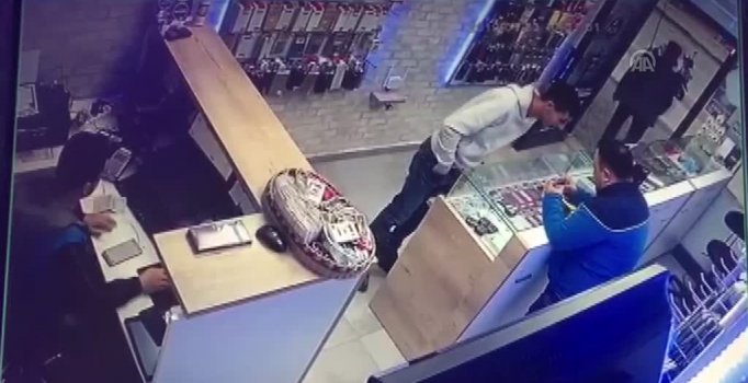 Telefon bomba gibi patladı
