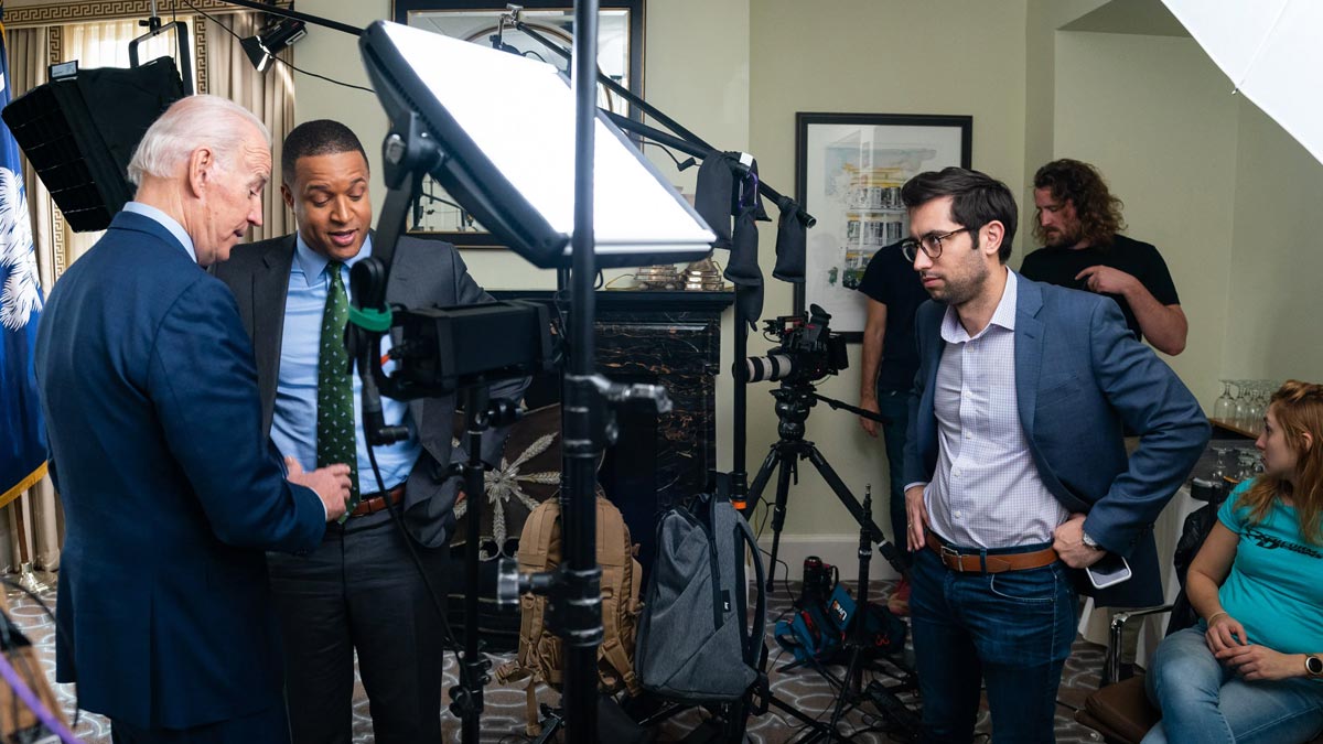 Muhabiri tehdit eden Beyaz Saray Basın Sözcüsü Yardımcısı Ducklo istifa ...