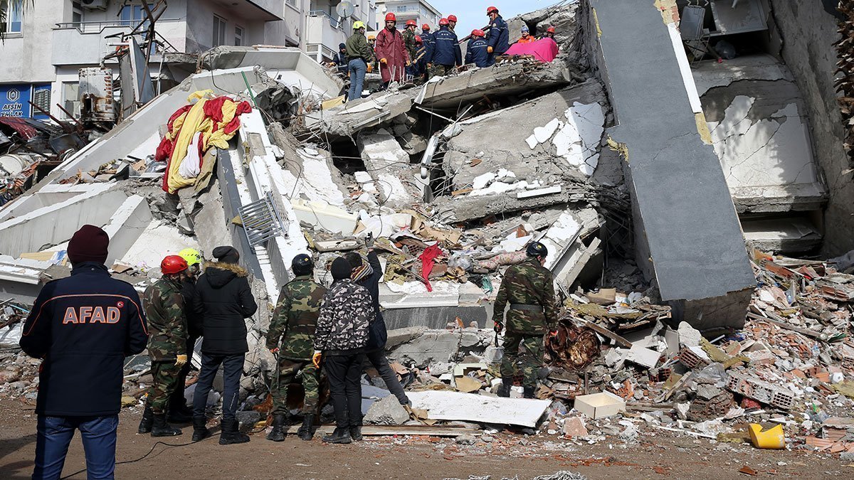Türkiye deprem felaketine ağlıyor! Arama-kurtarma çalışmalarına ...