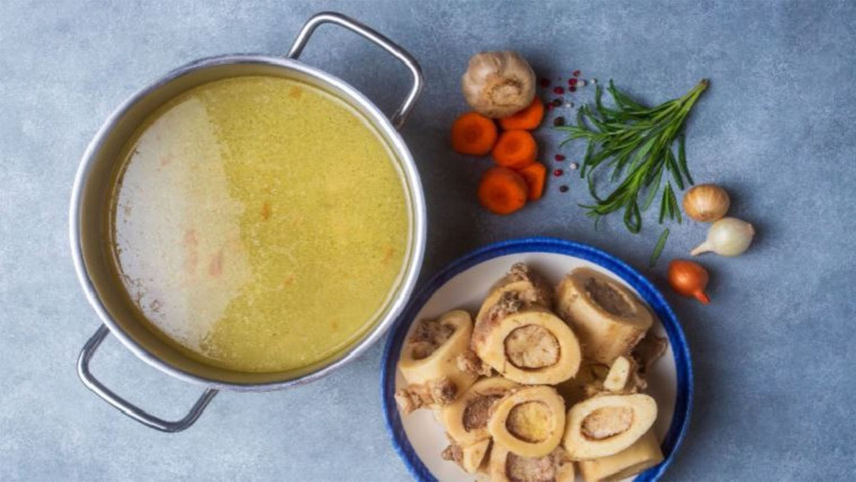 Altın gibi sarı kemik suyu tarifi! Kıvamı jel gibi oluyor, kolajene ...