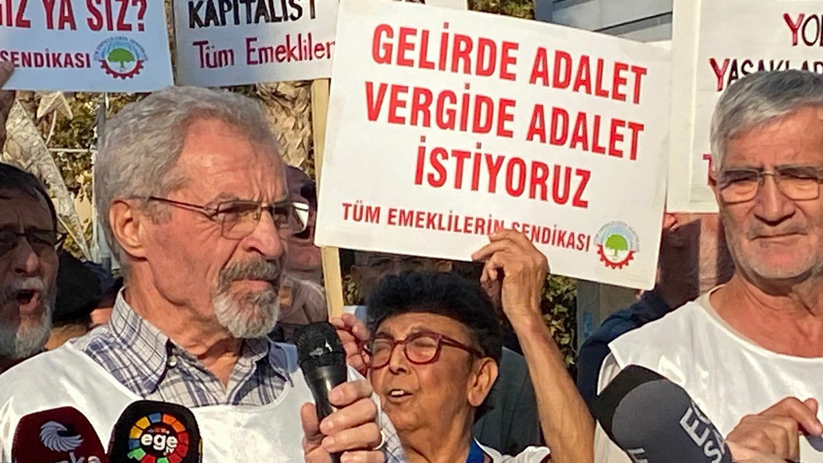 Emeklilerden yoksulluğa karşı 'insan zinciri'