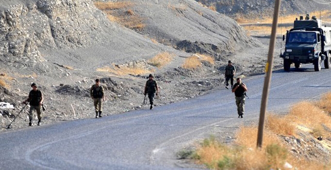 PKK Hakkari'nin Şemdinli ilçesinde imam vurdu - KARAR