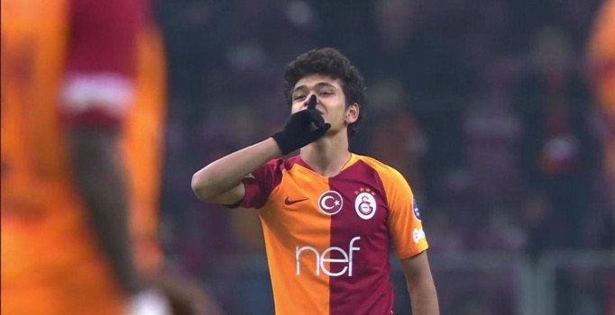 Mustafa Kapı Galatasaray tarihine geçti Mustafa Kapı Galatasaray tarihine geçti
