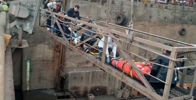 Tuzla Tersanesi'nde feci kaza: 5 yaralı Tuzla Tersanesi'nde feci kaza: 5 yaralı
