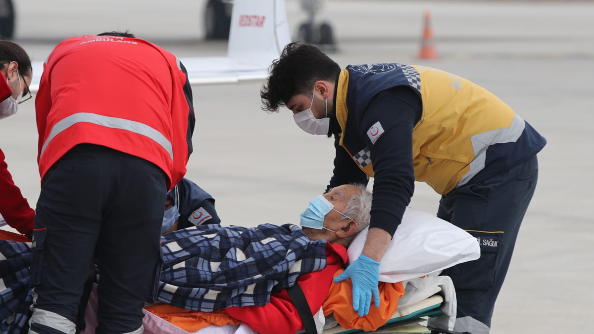 Kanser tedavisi gören Prof. Dr. İlhan Başgöz, Türkiye'ye getirildi - KARAR