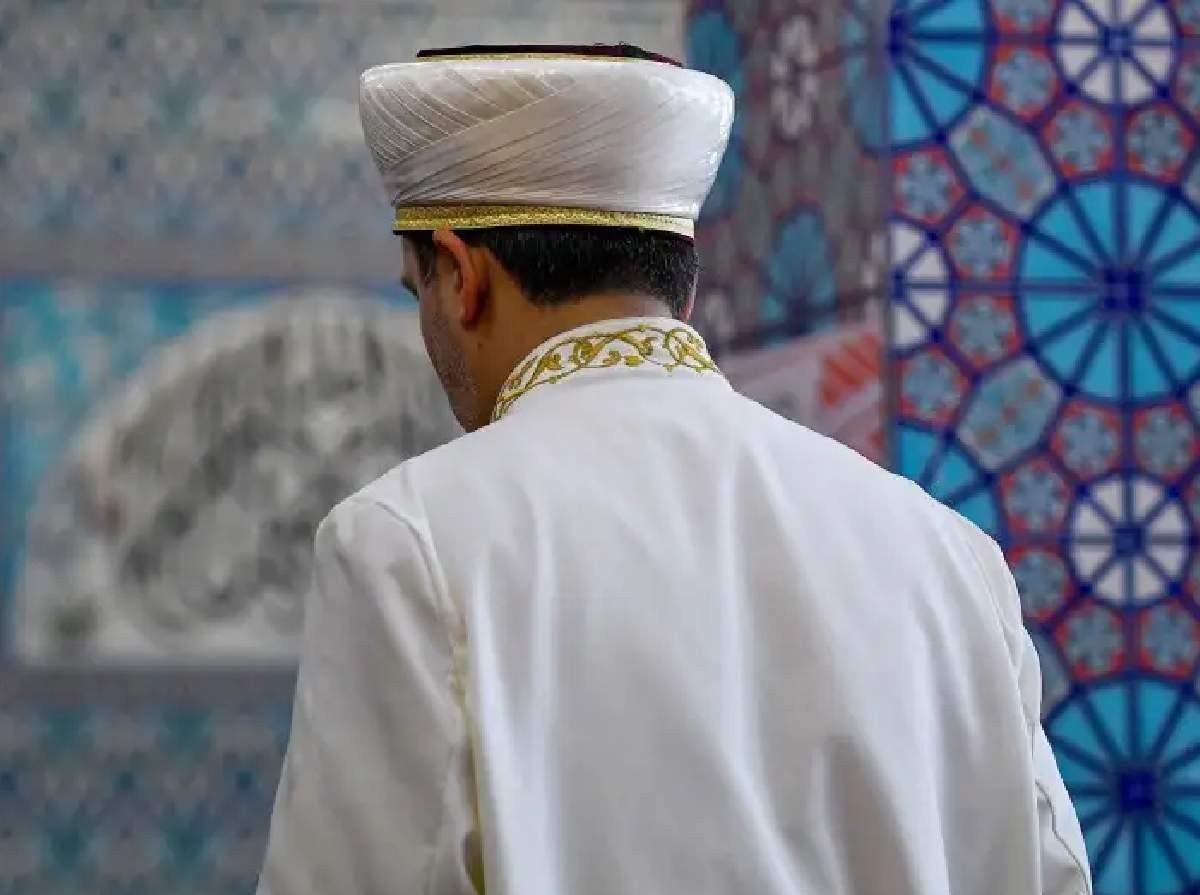 İmam nedir, ne iş yapar? İmam nasıl olunur, şartları nelerdir ... İmam nedir, ne iş yapar? İmam nasıl olunur, şartları nelerdir ...