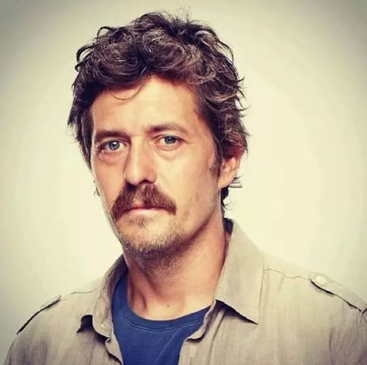 Ülkeyi terk eden 'Öyle Bir Geçer Zaman Ki'nin Soner'i ortaya çıktı ...